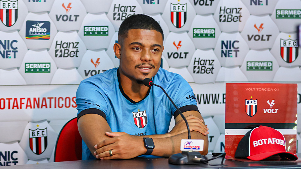 De contrato renovado com o Botafogo, Ericson demonstra gratidão pelo ...